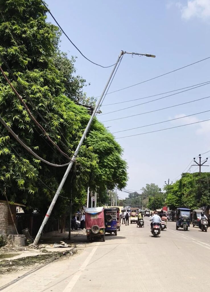 Leaning street light poles rigging alarm bells – URNEWSBOX